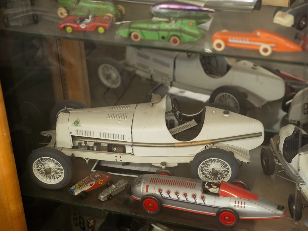 Modern Nostalgia: This Treasure Trove of Antique Automobilia Available ...